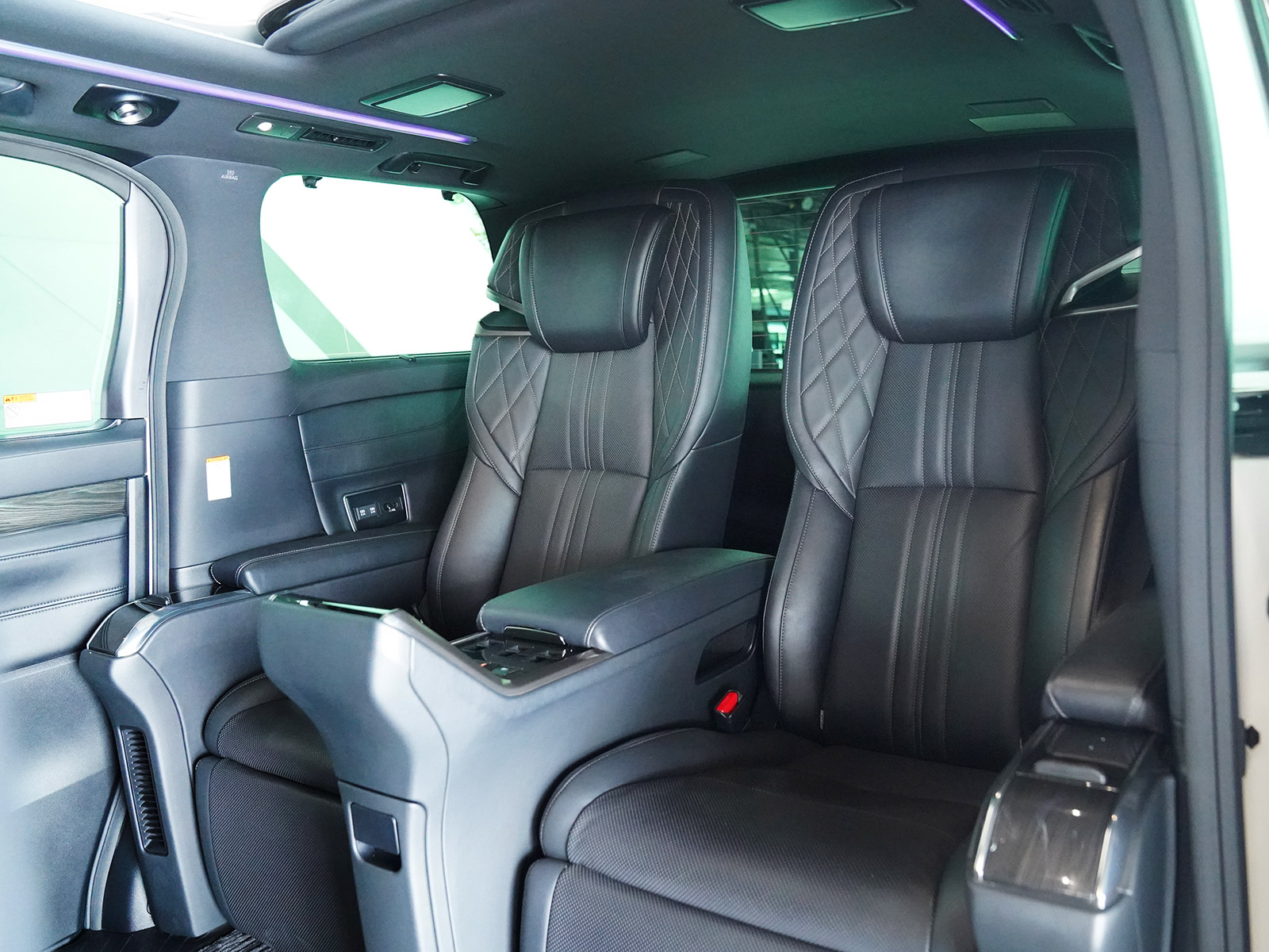 Benz NK - Other Brand LEXUS Lexus LM300h Executive 4 Seater